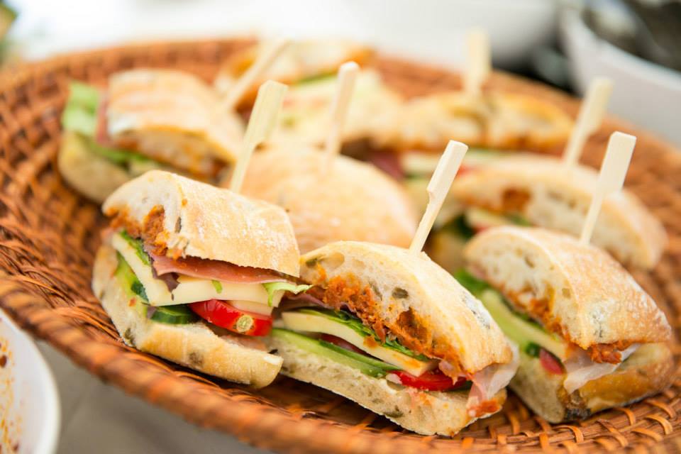 sendvis branzaMadalina Iancu "explorator prin viata"